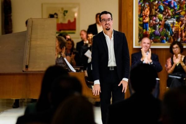 Embaixada da Suíça recebe recital do pianista Joseph-Maurice Weder ...