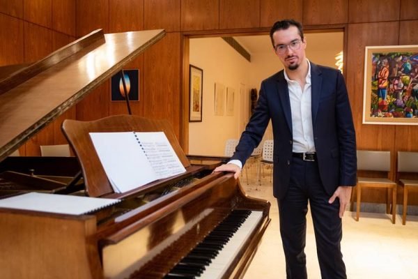 Embaixada da Suíça recebe recital do pianista Joseph-Maurice Weder ...