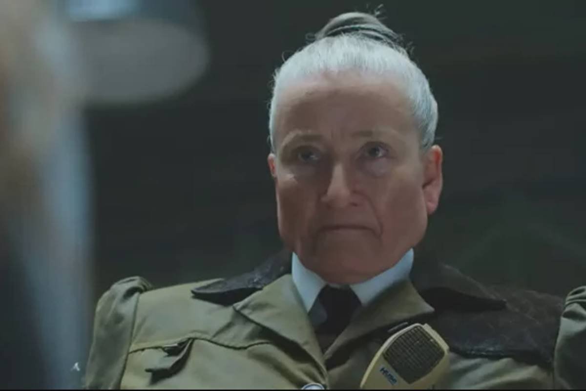 Matilda O Musical Trunchbull é Encurralada Por Crianças Em Trailer