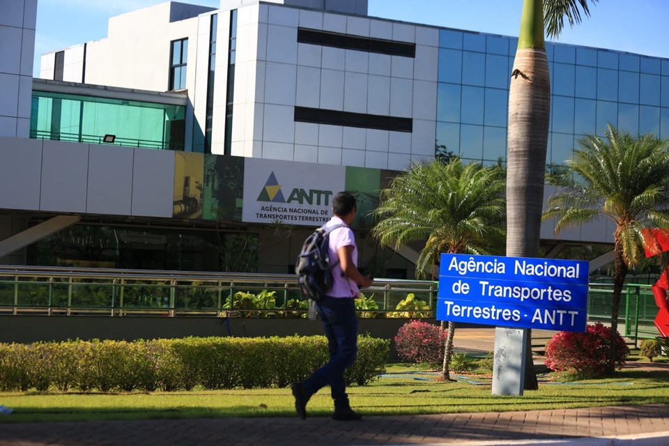 Empresas de fretamento de ônibus vão ao MPF contra fiscais da ANTT ...