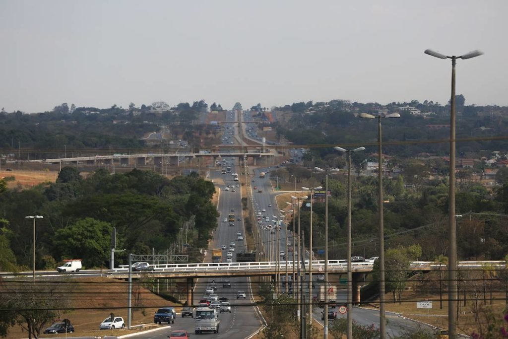 Faixa exclusiva para ônibus na Epia começa a funcionar nesta 2ª (24 ...