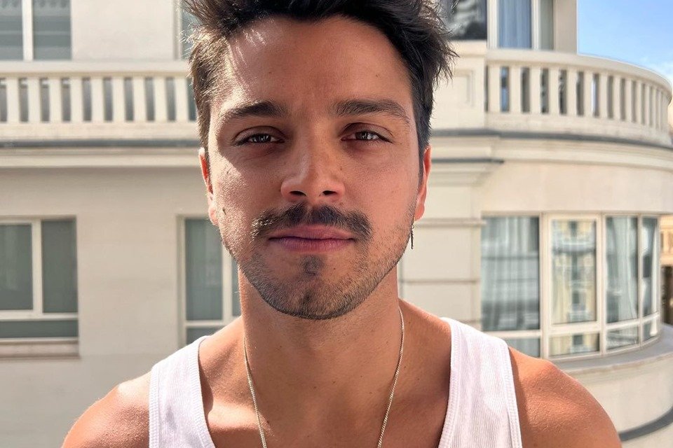 Rodrigo Simas sobre masculinidade tóxica: “Me questionei muito cedo ...