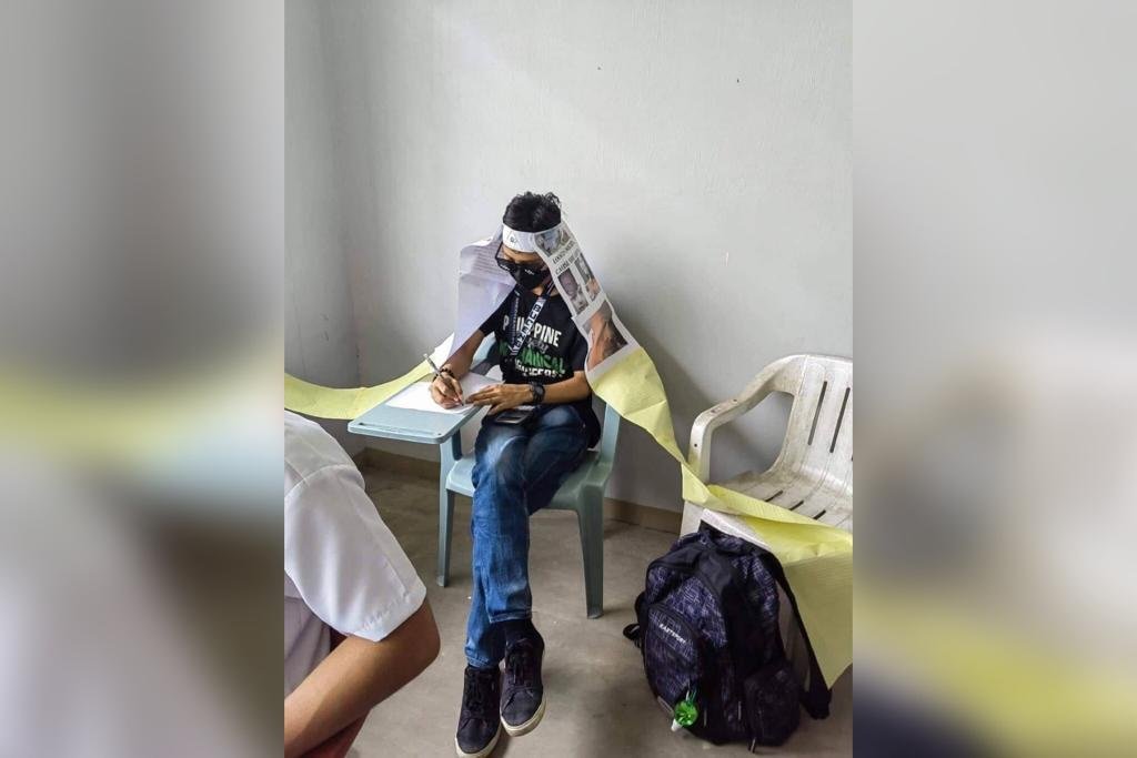 Estudantes criam chapéus “anti-cola” e viralizam na internet. Vídeo ...