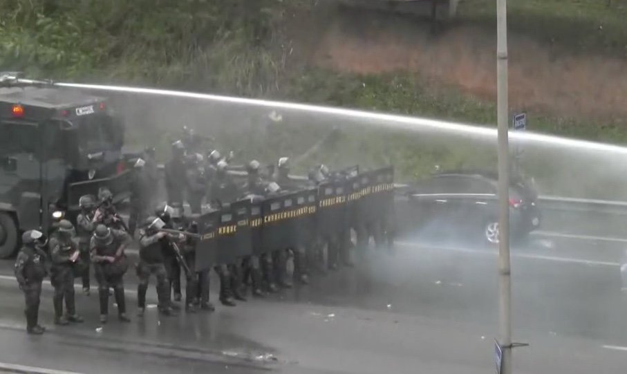 Tropa de Choque da PM libera rodovia Castello Branco, em SP | Metrópoles