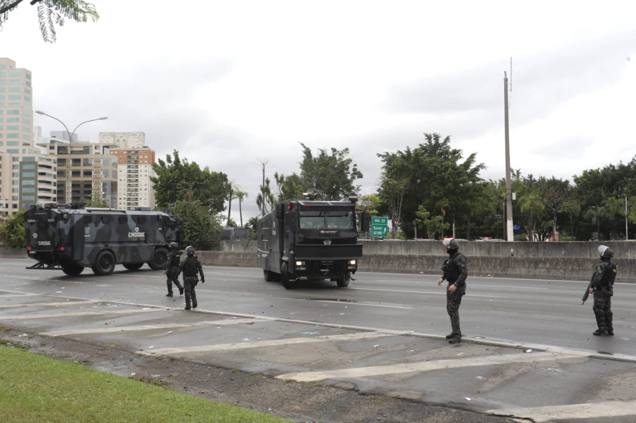 Tropa de Choque da PM libera rodovia Castello Branco, em SP | Metrópoles
