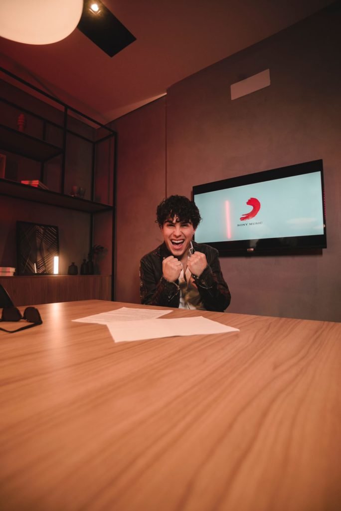 Igor Jansen assina com gravadora e dá o pontapé na carreira de cantor ...