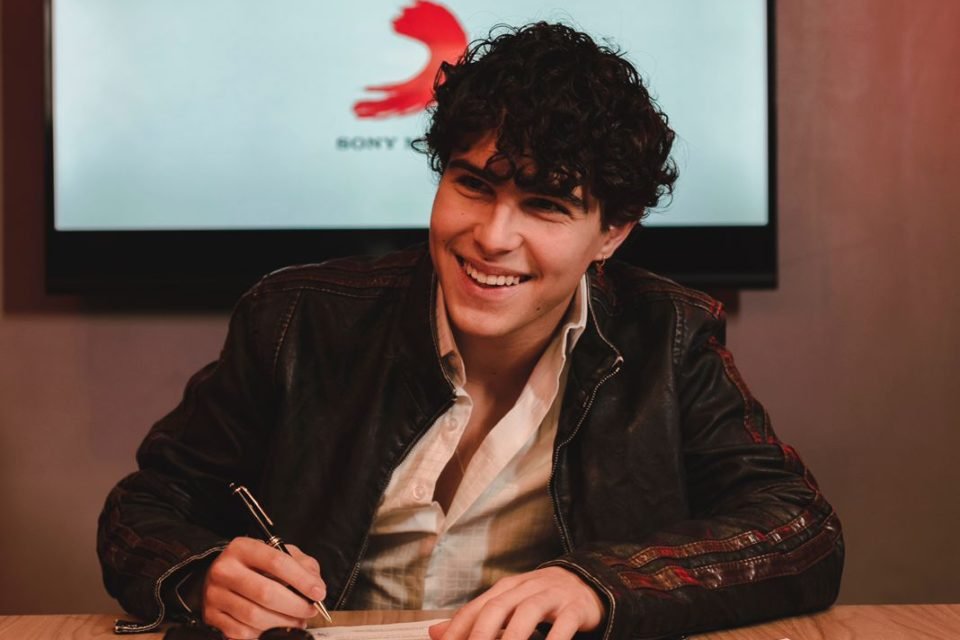 Igor Jansen assina com gravadora e dá o pontapé na carreira de cantor ...