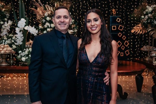 Talento da natação, Ágatha Amaral festeja 15 anos com festa badalada ...