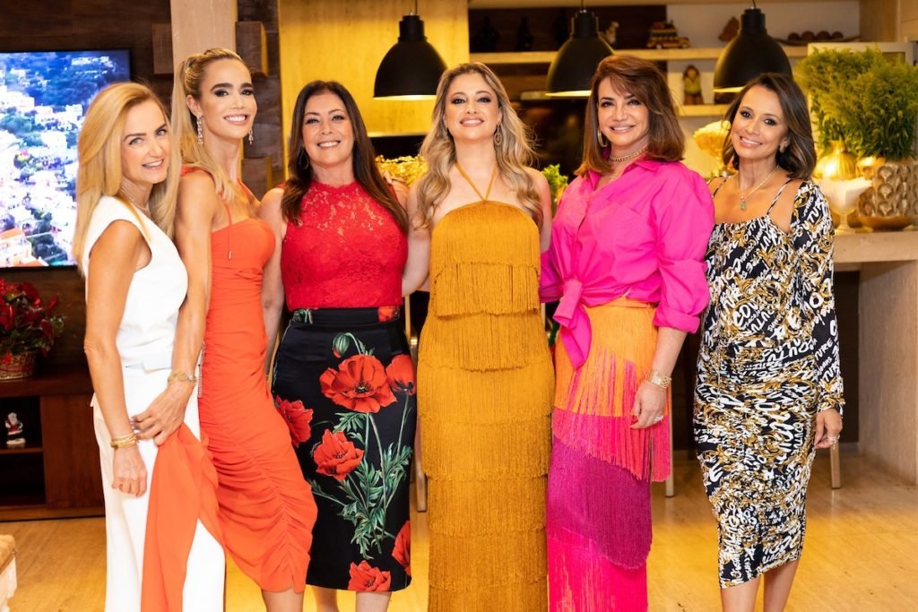 Noite árabe: Carol Kalil comemora novo ano entre amigas | Metrópoles