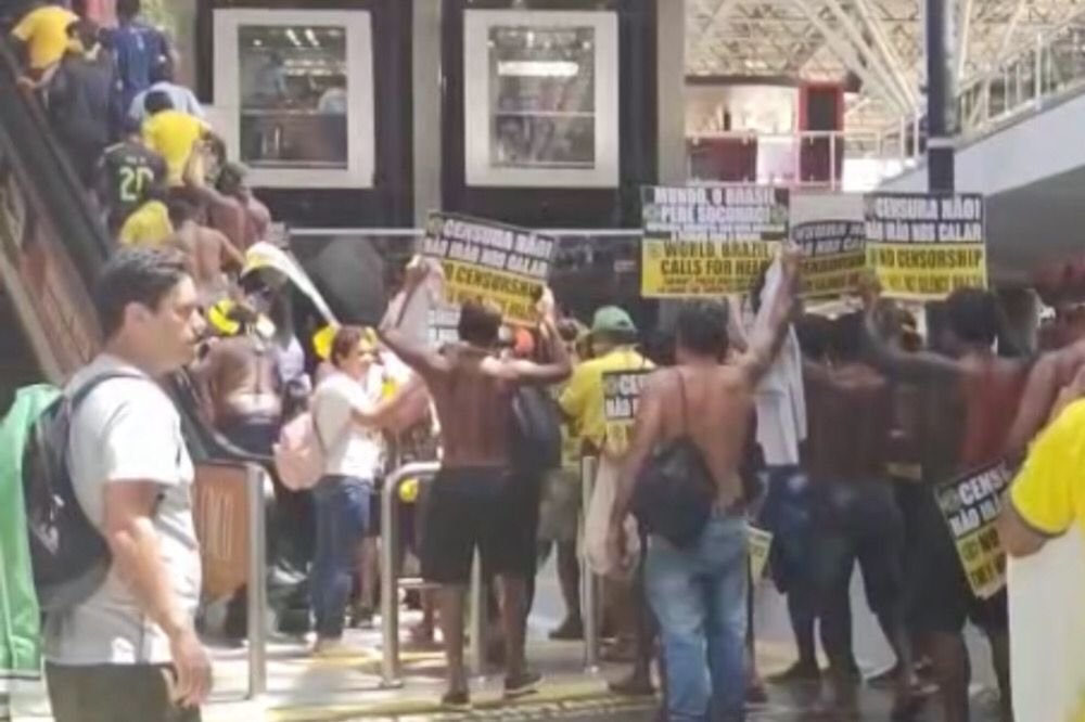 Vídeo: indígenas invadem aeroporto de Brasília em protesto contra Lula ...