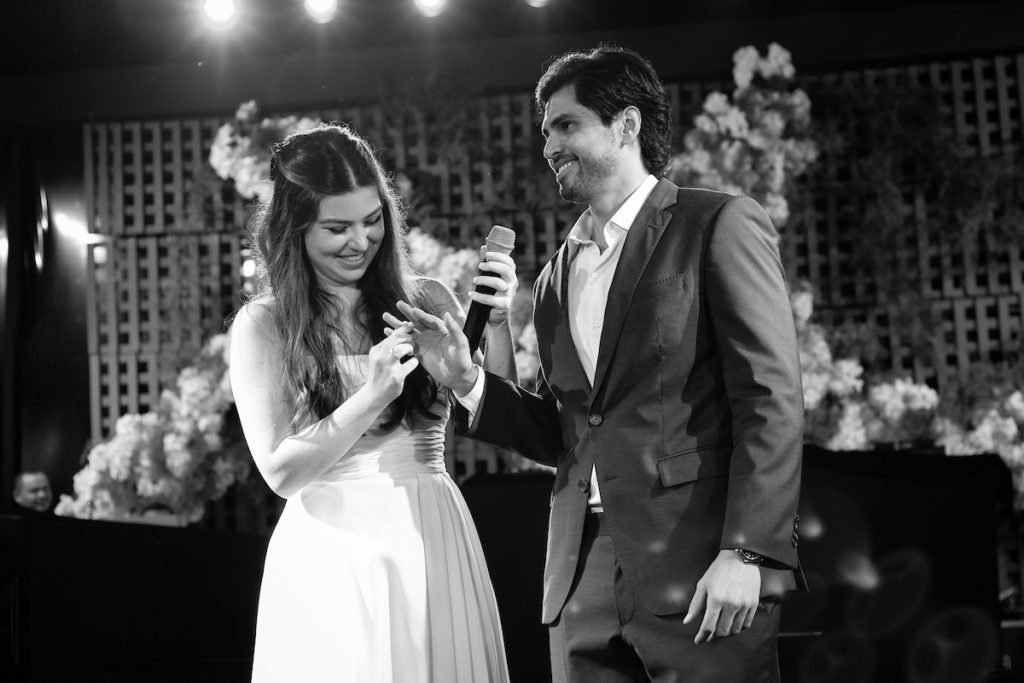 Bella Bittar e Leonardo Lobo oficializam noivado em festa deslumbrante ...