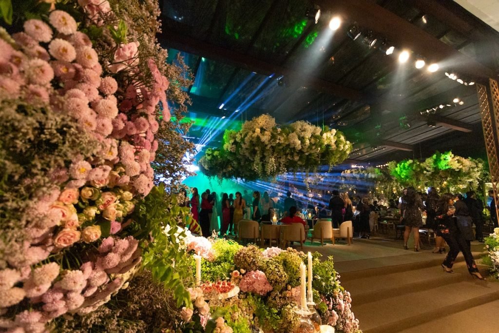 Bella Bittar e Leonardo Lobo oficializam noivado em festa deslumbrante ...