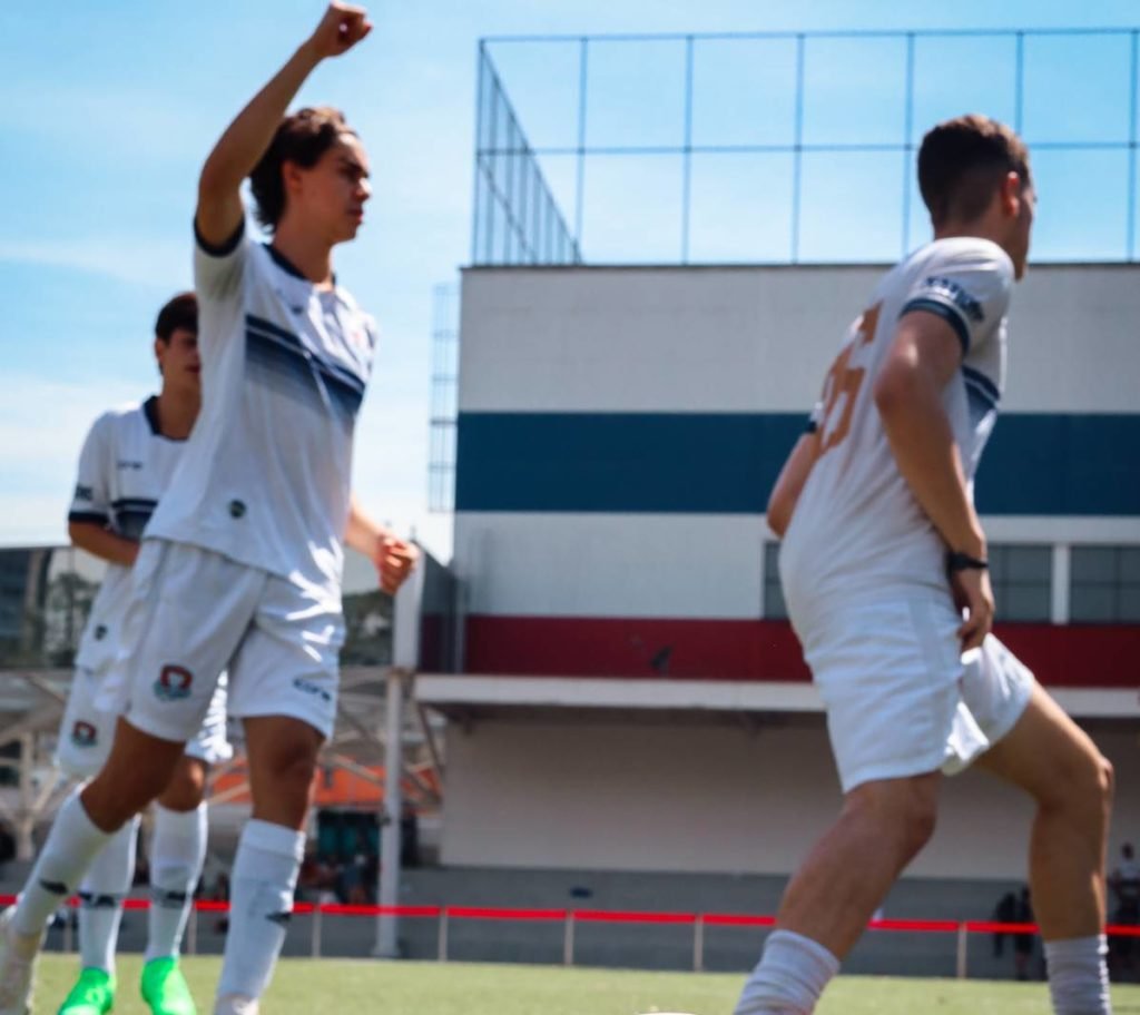 Título inédito: time de futebol do DF volta para casa com medalha de ...