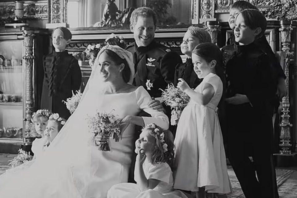 Archie e Lilibet surgem adoráveis em série explosiva de Harry e Meghan ...