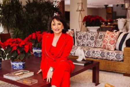 Valeska Tonet Camargo recebe convidados para happy hour natalino ...