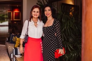 Valeska Tonet Camargo recebe convidados para happy hour natalino ...