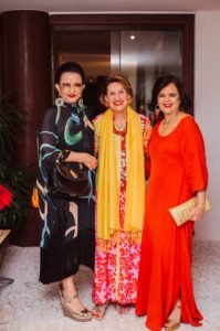 Valeska Tonet Camargo recebe convidados para happy hour natalino ...