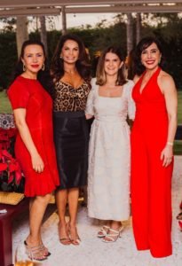 Valeska Tonet Camargo recebe convidados para happy hour natalino ...