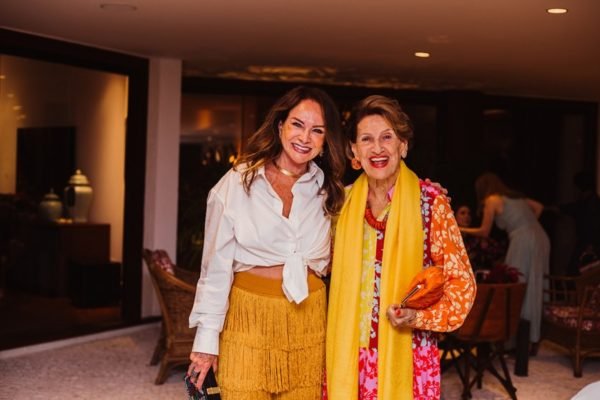 Valeska Tonet Camargo recebe convidados para happy hour natalino ...