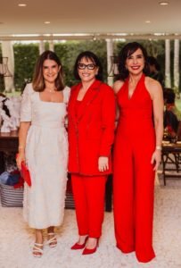 Valeska Tonet Camargo recebe convidados para happy hour natalino ...