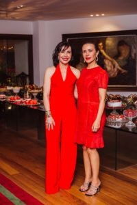 Valeska Tonet Camargo recebe convidados para happy hour natalino ...