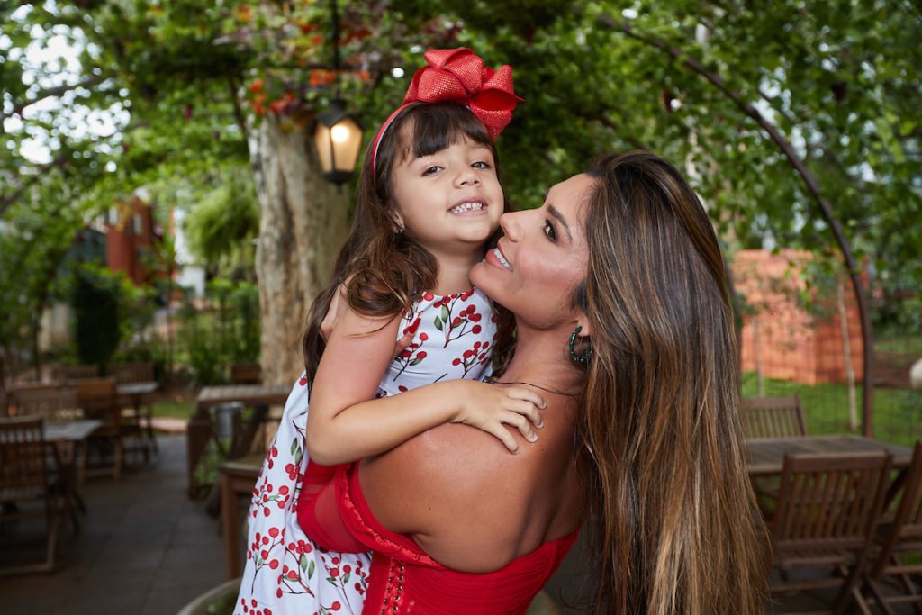 Cíntia Lins ganha festa de aniversário das amigas no Marie Cuisine | Metrópoles