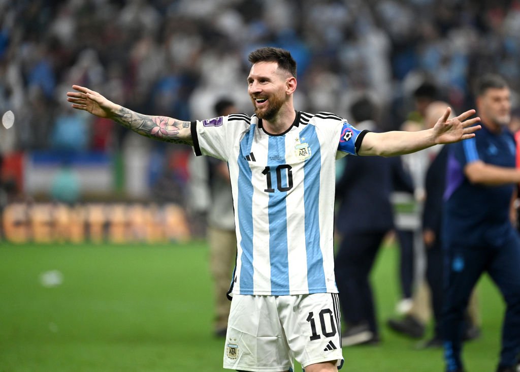 Barcelona homenageia Messi pela conquista da Copa do Mundo | Metrópoles