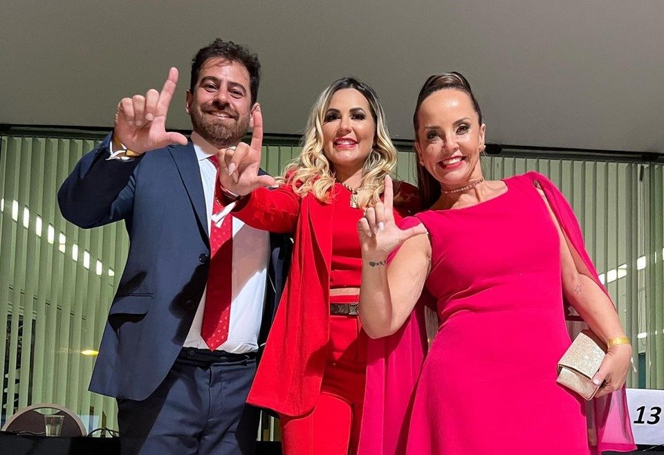 Filha de Lula surge com Deolane Bezerra e diz: “Entrou para a família ...