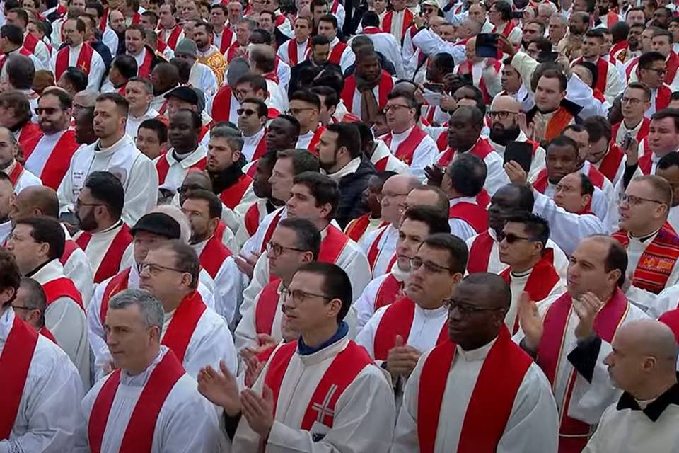 Fiéis se despedem de Bento XVI: “Que tua alegria seja perfeita ...