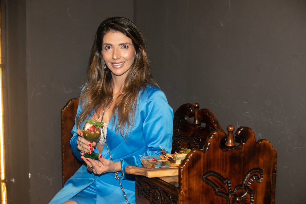 Conhecida pela boa forma, Camila Isaac lança buffet fitness em evento ...