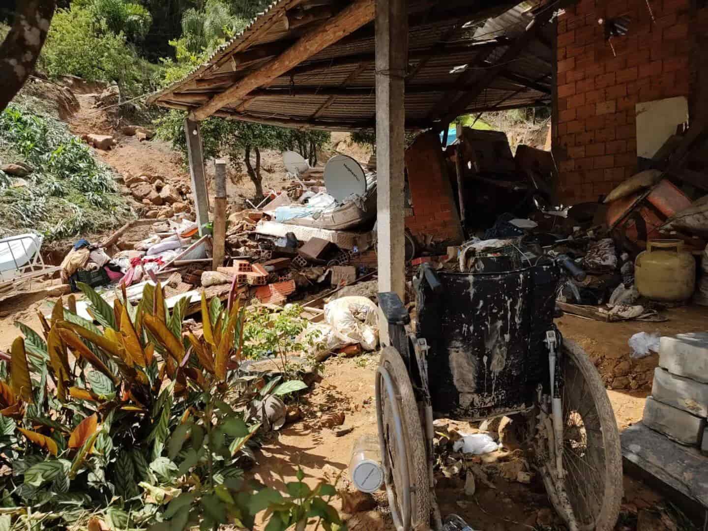 Família escapa por pouco de casa destruída por enxurrada: “Assustador” | Metrópoles