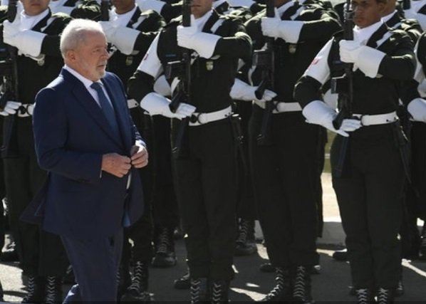 Generais se irritam com duas atitudes do governo Lula | Metrópoles