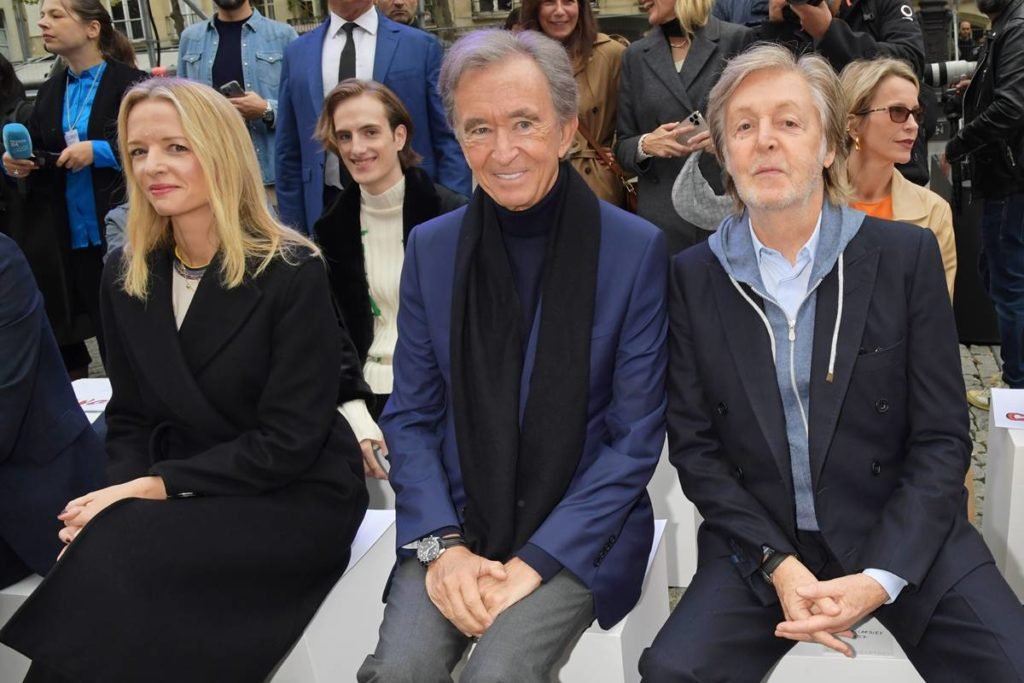 Descubra detalhes da vida da herdeira do homem mais rico do mundo ...