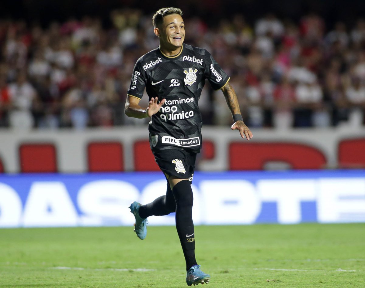 Adson marca duas vezes e Corinthians vence São Paulo no Morumbi ...