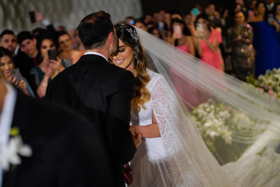 Suhad Shadi e Nasser Shawqi selam o amor em cerimônia luxuosa | Metrópoles