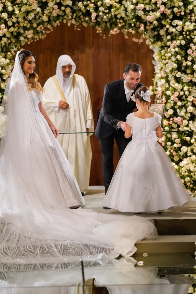 Suhad Shadi e Nasser Shawqi selam o amor em cerimônia luxuosa | Metrópoles