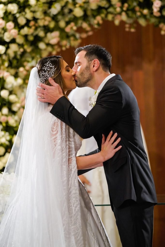 Suhad Shadi e Nasser Shawqi selam o amor em cerimônia luxuosa | Metrópoles