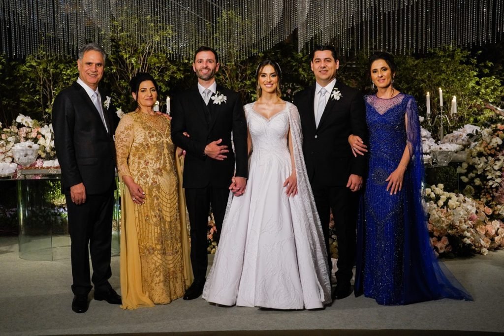 Suhad Shadi e Nasser Shawqi selam o amor em cerimônia luxuosa | Metrópoles