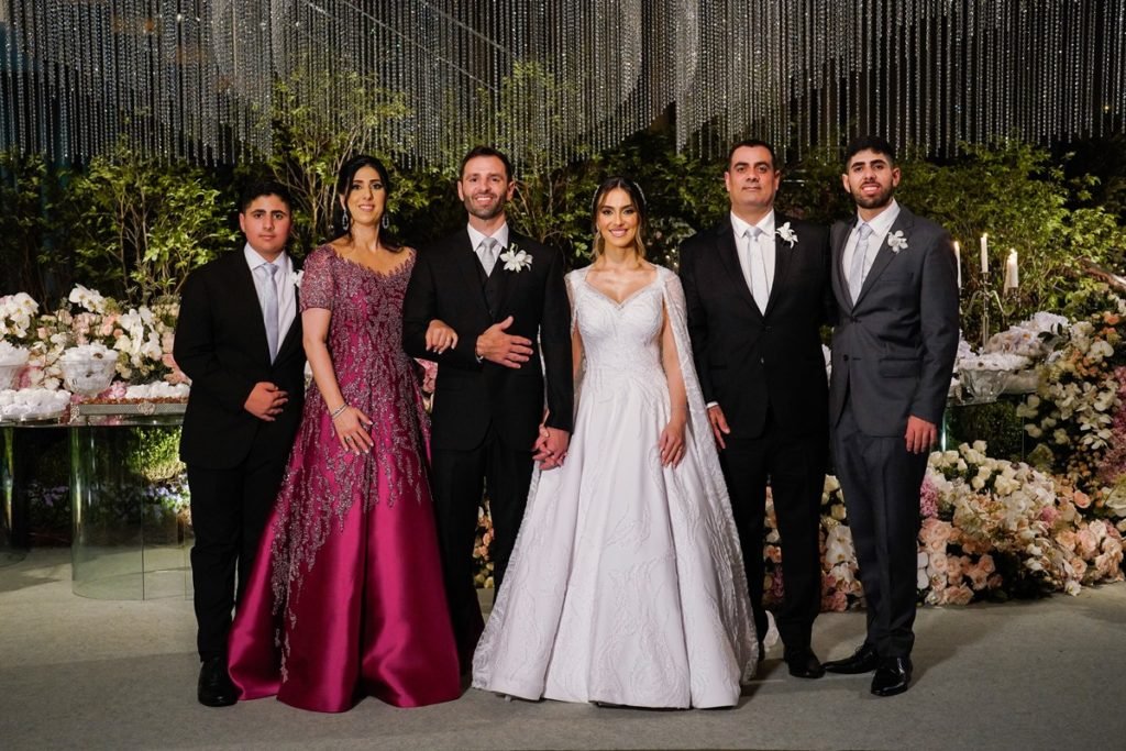 Suhad Shadi e Nasser Shawqi selam o amor em cerimônia luxuosa | Metrópoles