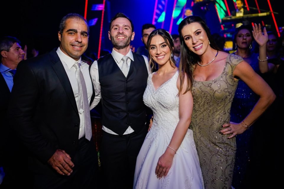 Suhad Shadi e Nasser Shawqi selam o amor em cerimônia luxuosa | Metrópoles