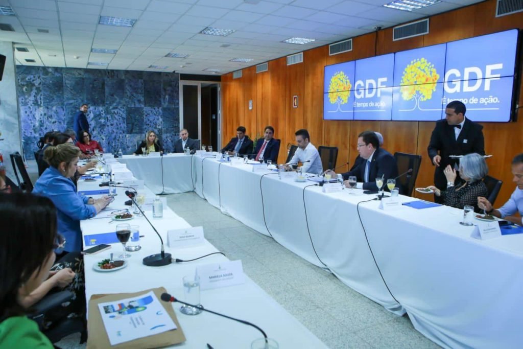 Em encontro com bancada do DF, Celina fala sobre ocupação do Centrad ...
