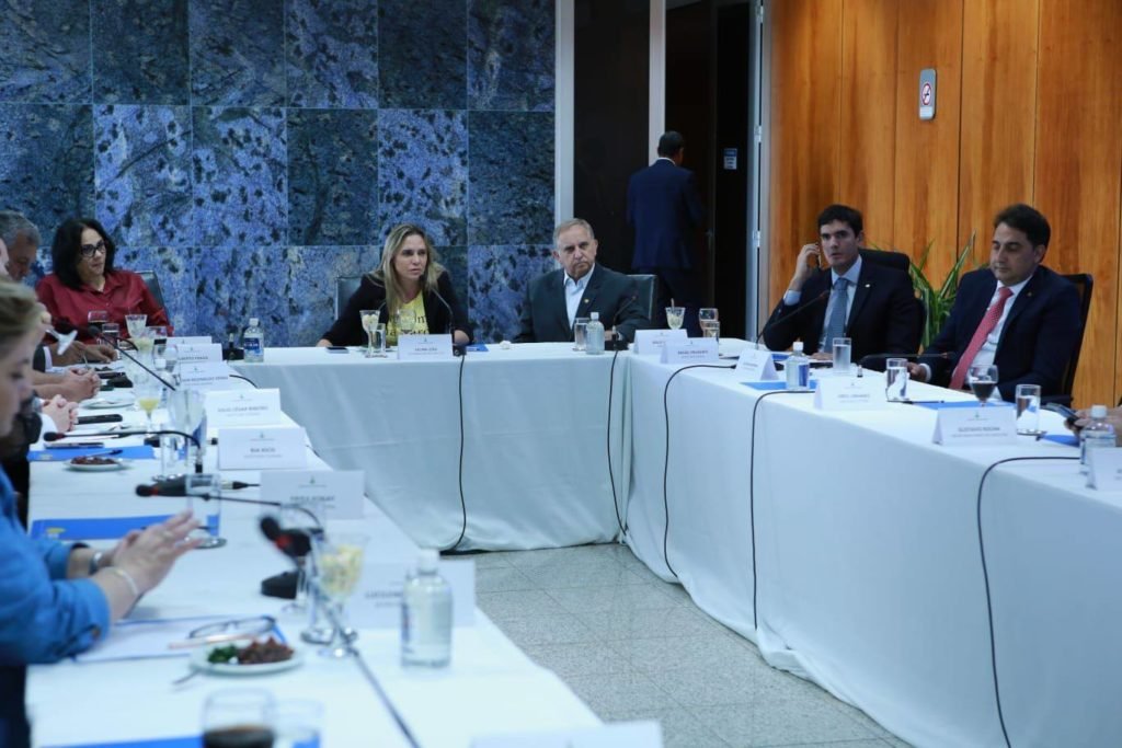 Em encontro com bancada do DF, Celina fala sobre ocupação do Centrad ...