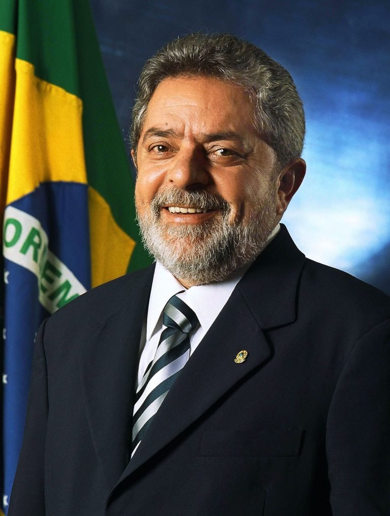 Compare nova foto oficial de Lula presidente com as anteriores | Metrópoles