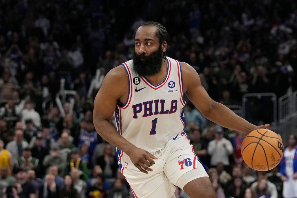 Harden brilha e Sixers quebram sequência de vitórias dos Bucks | Metrópoles