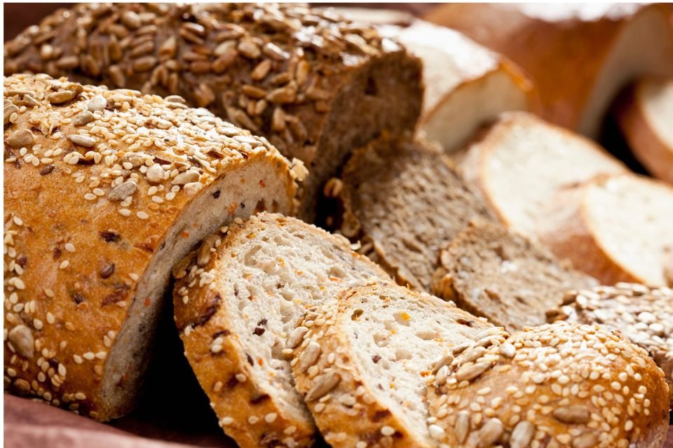 Aprenda a fazer pão com aveia, ideal para começar a semana na dieta ...