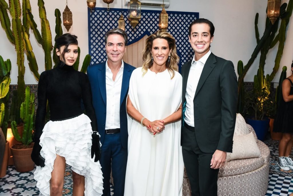 Karla Marques e Marcelo Felmanas fazem festa luxuosa de bodas de prata ...