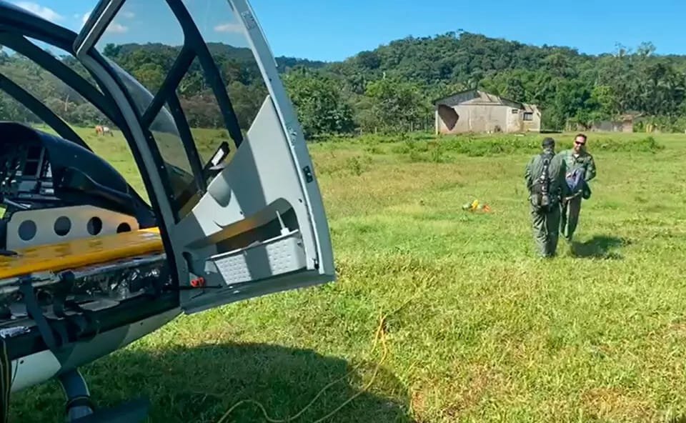 Vídeo: mulher é resgatada de helicóptero após picada de cobra no PR ...