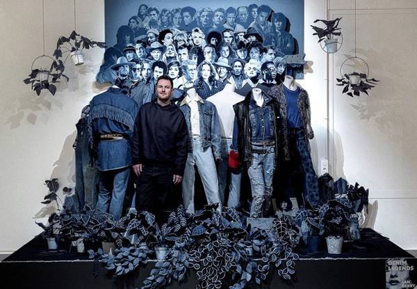 Artista especialista em jeans cria mural em lojas temáticas da Levi’s ...