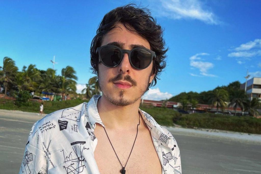 Felipe Castanhari e Nyvi Estephan anunciam o fim do relacionamento ...