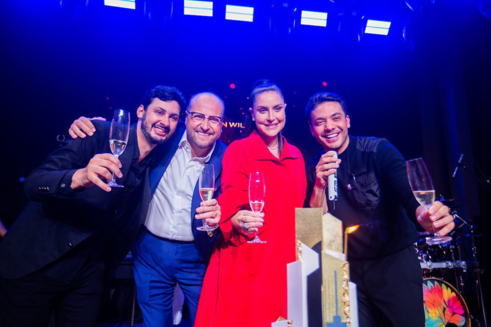 Nelson Wilians ganha festa de aniversário com show de Wesley Safadão ...